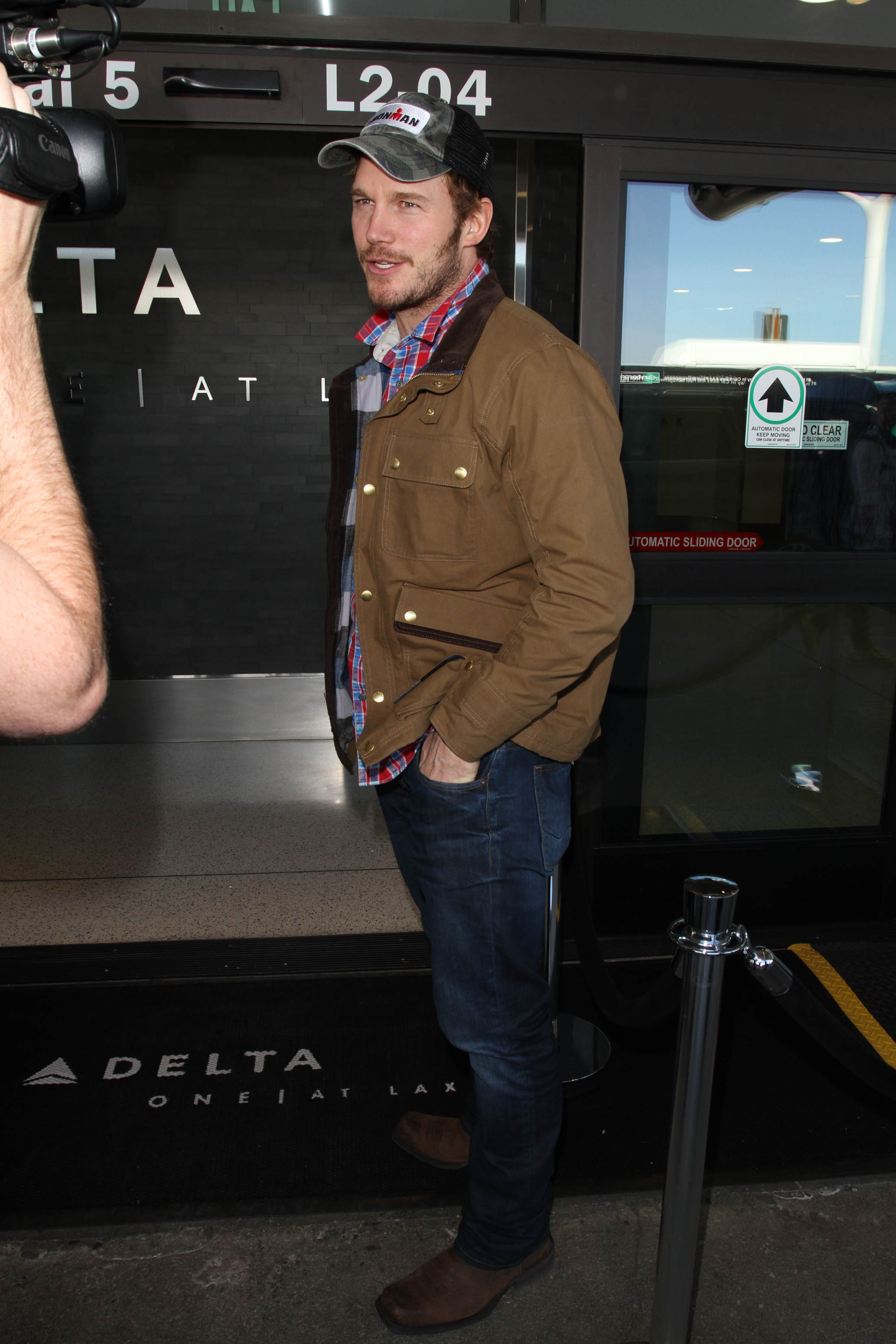 February 24: At LAX Airport - 1633 - Chris Pratt Fan | Your best online ...