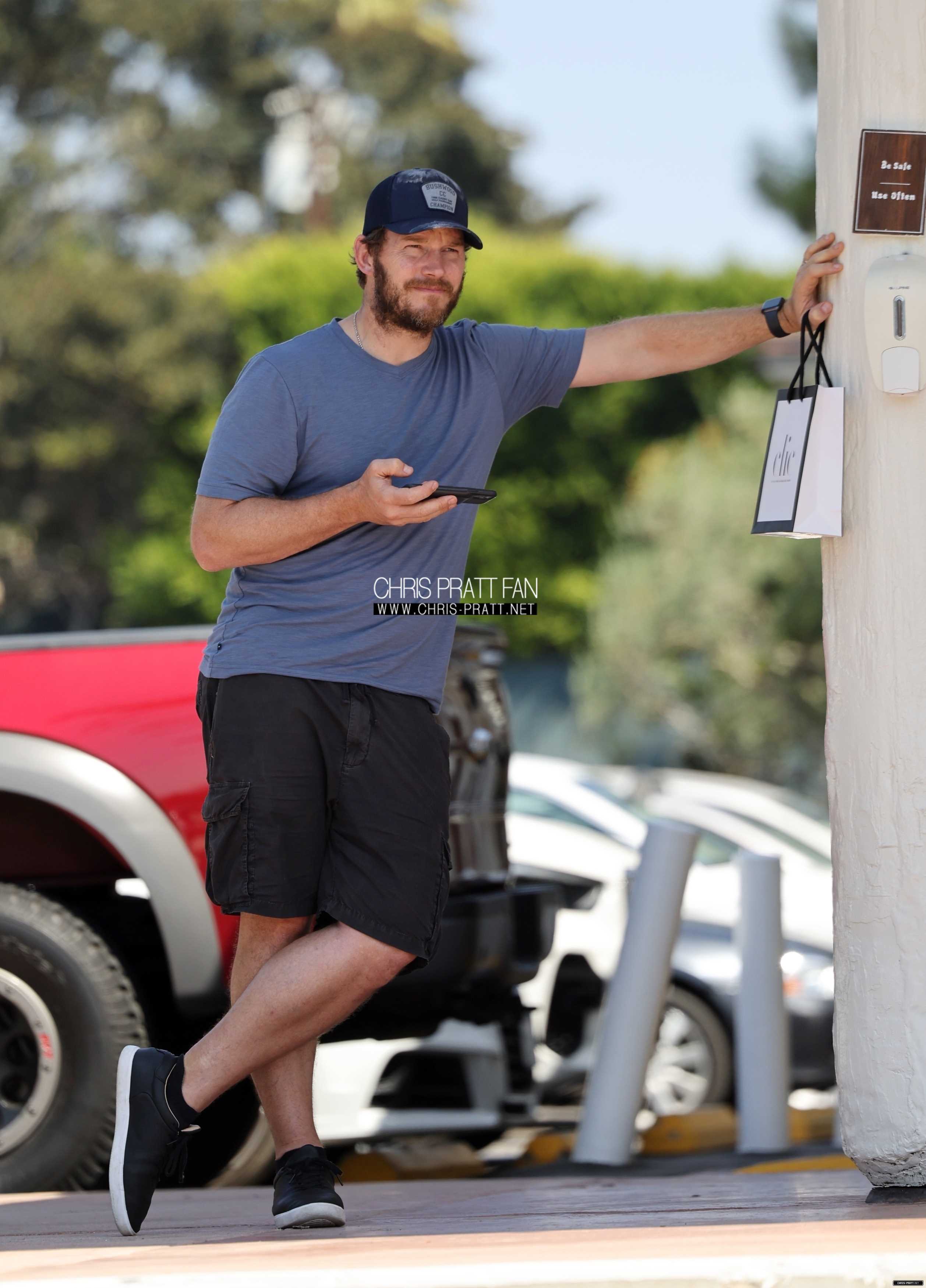 September 02 - Out in Los Angeles - 17 - Chris Pratt Fan | Your best ...